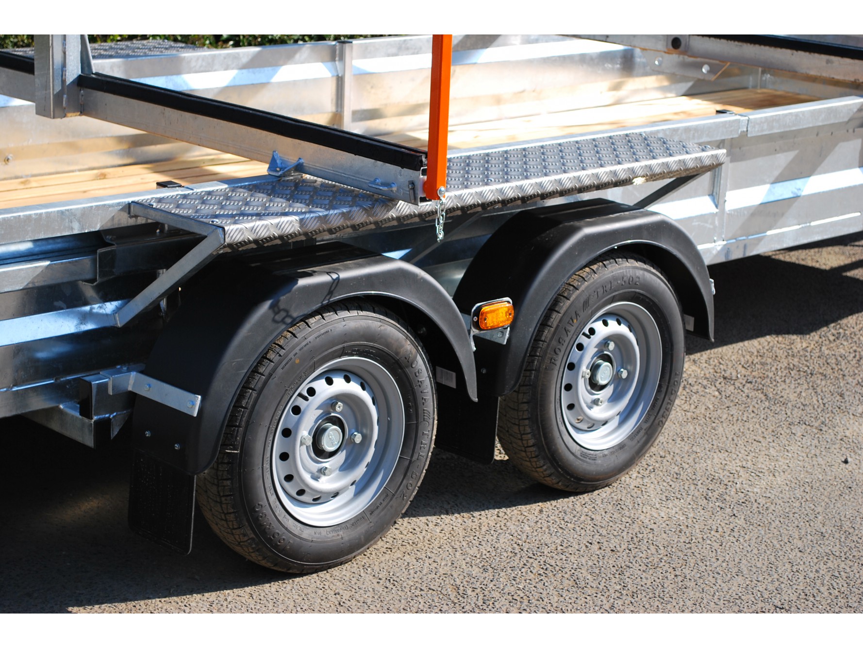 Motiv Trailers | TC 2000 3x16 Centre Post Rowing Trailer